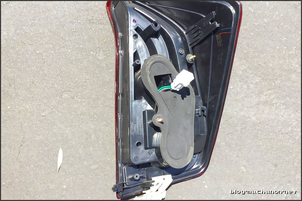 DIY: How to Change the Tail Lights On a 3rd Gen Prius (JDM Valenti LED ...